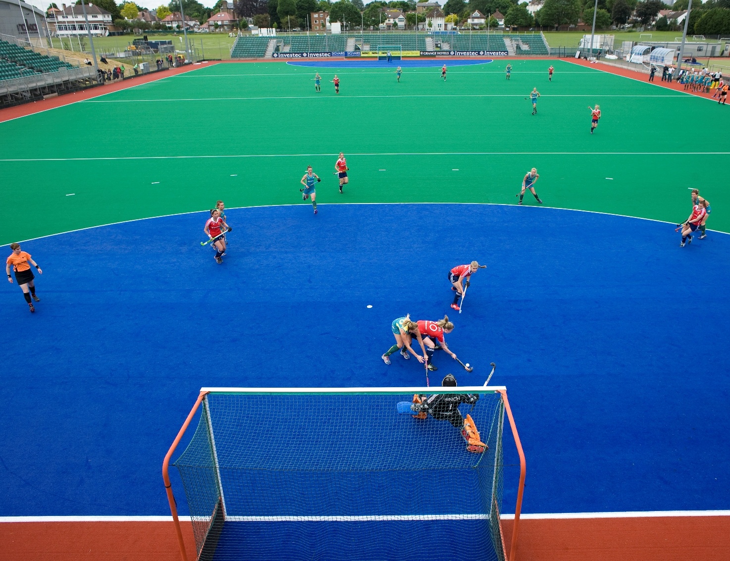 Groen veld, blauwe cirkels - goed idee? - Hockey.nl