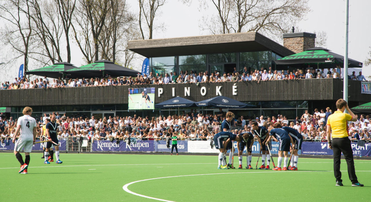 Pinoke clubhuis Dennis KS - Hockey.nl