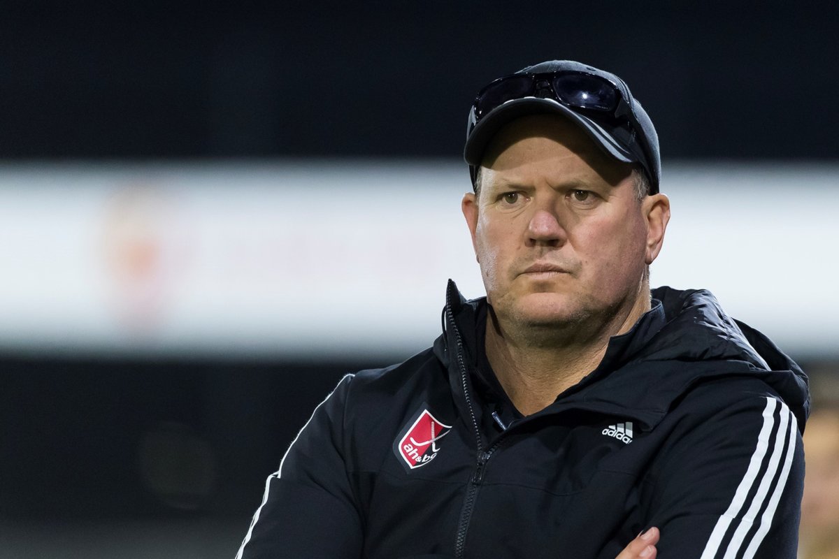 Graham Reid baalt van gele kaart van Wiegert Schut