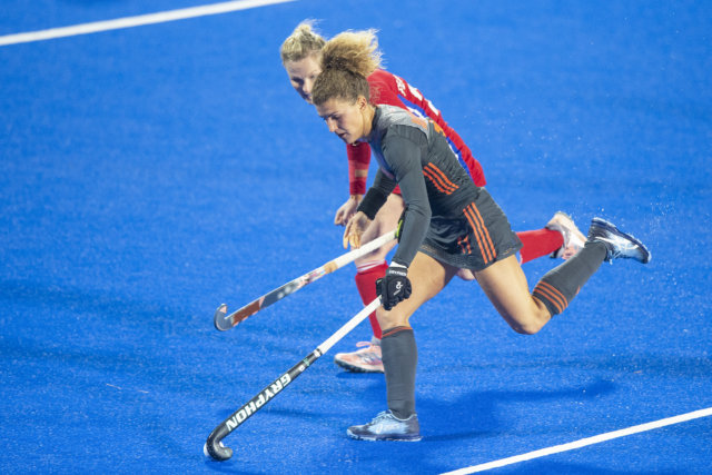Oranje Dames plaatsen zich voor finale na ruime zege op Britten
