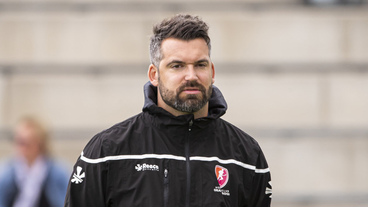 Oranje-Rood grijpt in: coach Duyf eruit, Haantjes neemt roer over