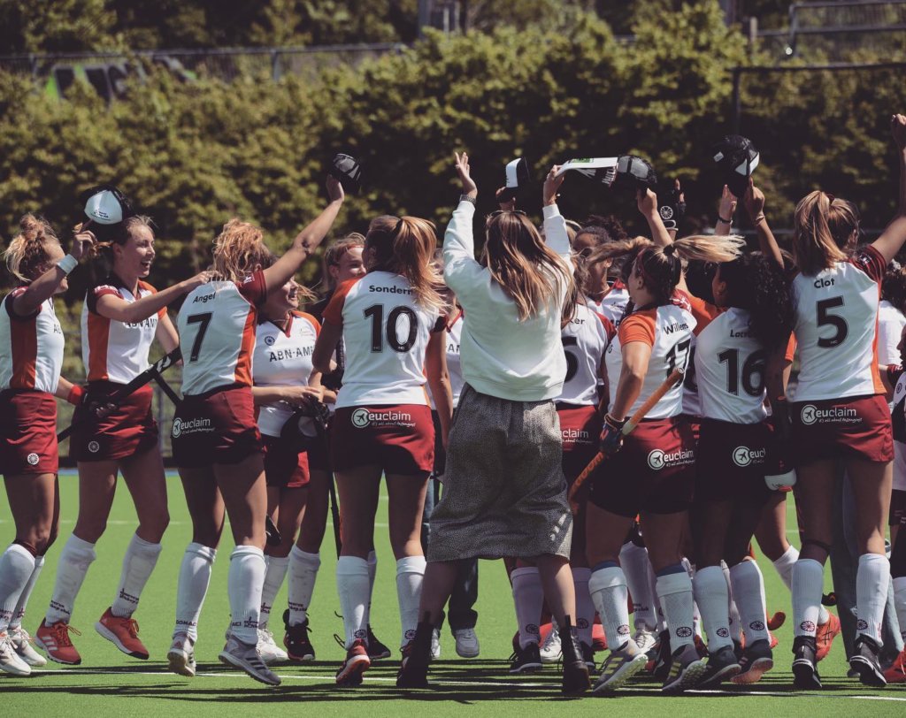 Lacroes over het hechte Almere: 'We noemen elkaar zussen'