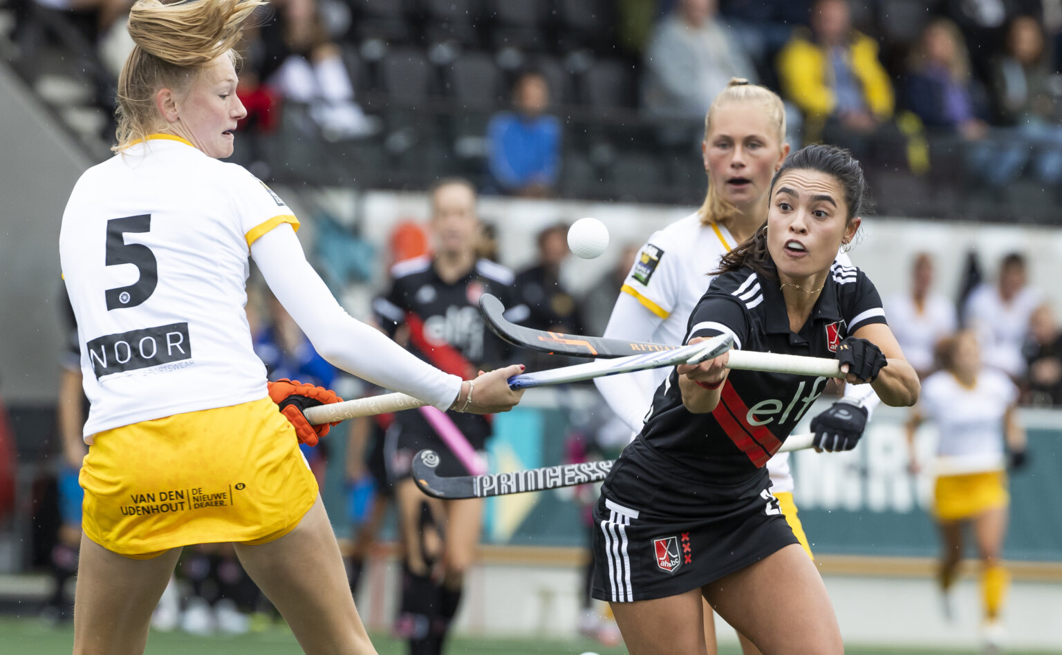Stella van Gils over haar moeizame jaar na haar droomstart in Oranje