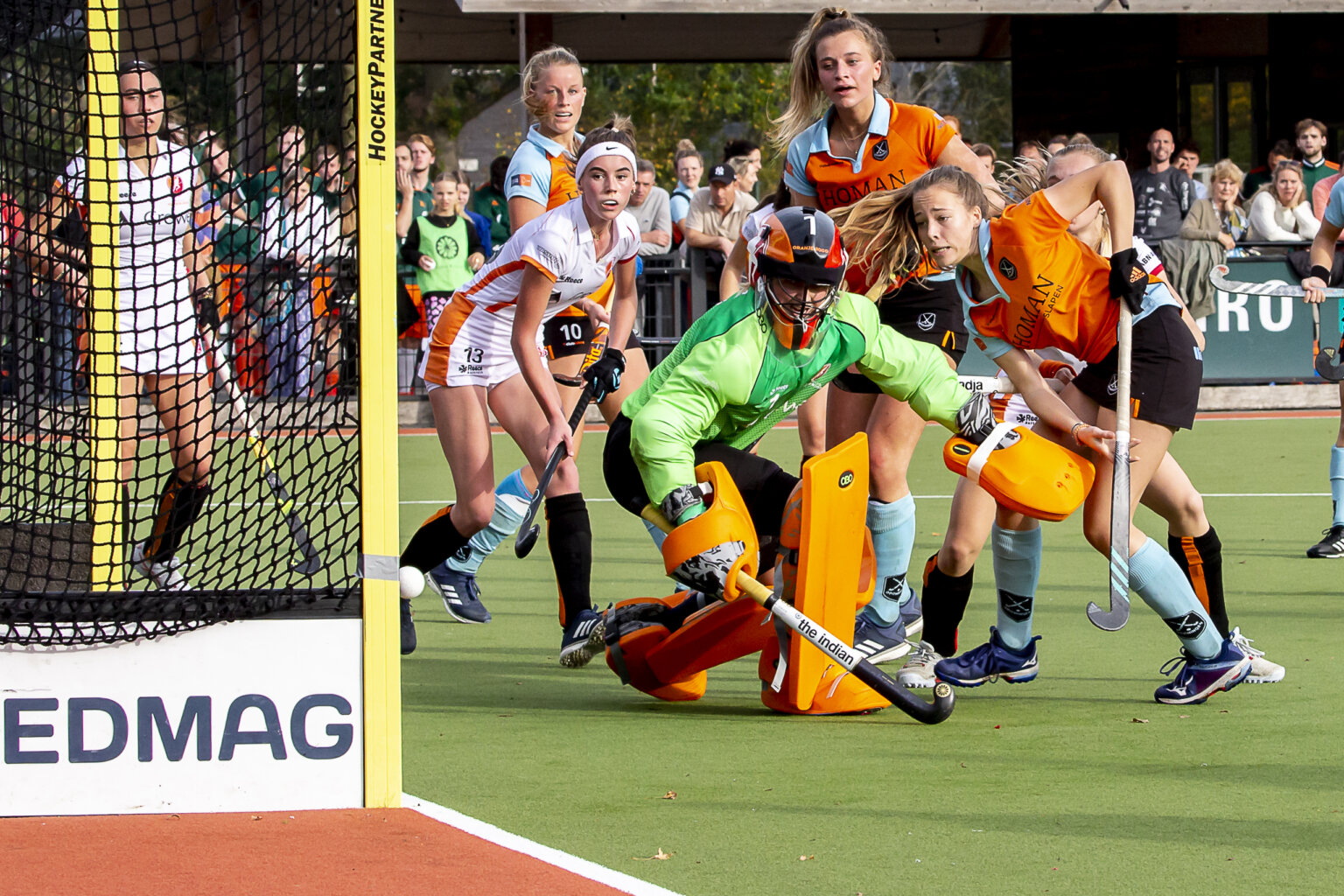 Adrienne van der Noort scoort voor Groningen tegen Oranje-Rood ...