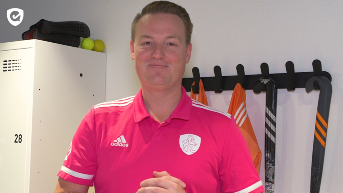 Dit wordt hét signaal bij een bal in het blok spelen in de zaal