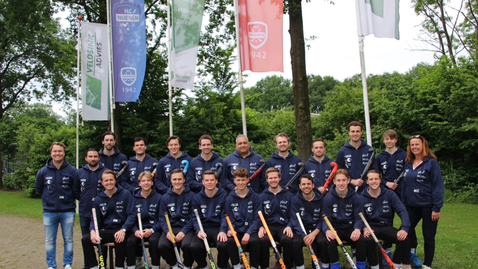 De keeper van Nuenen is 49 jaar: 'Ik geef liefdesadvies aan mijn team'