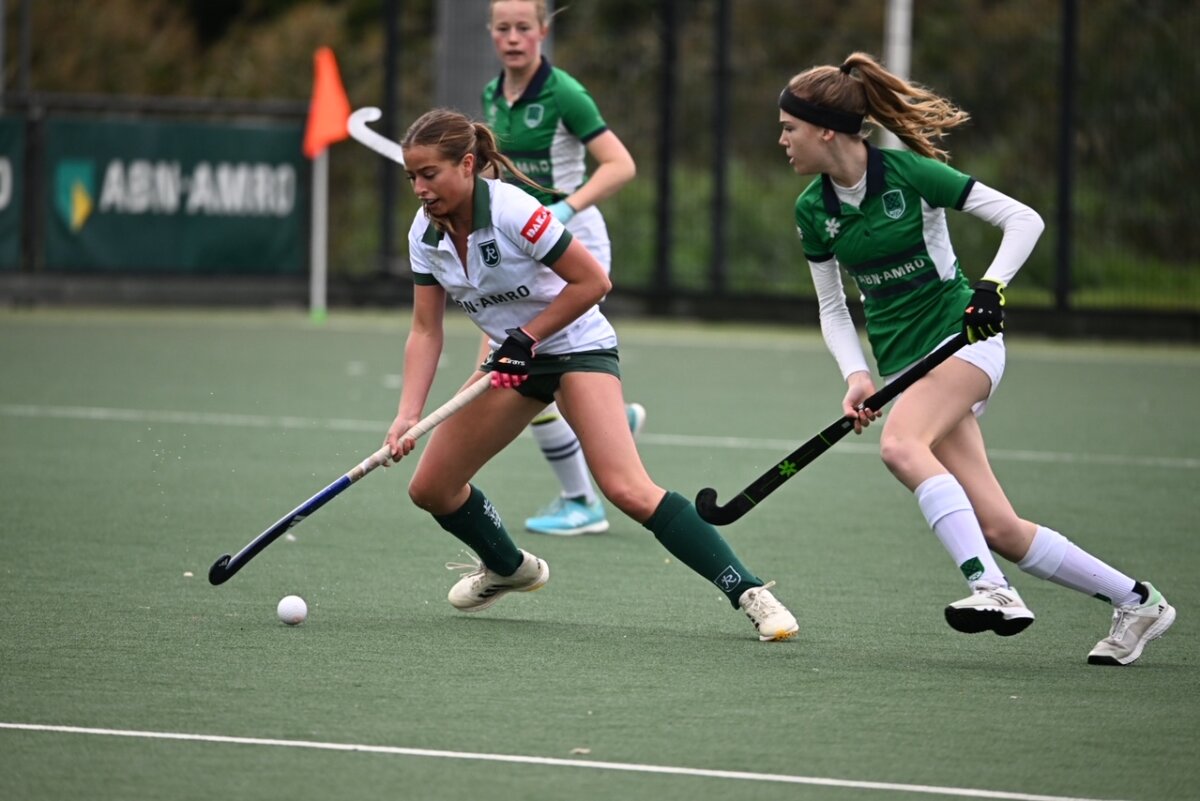 Landelijk Meisjes: Phoenix MO18 door na shoot-outs