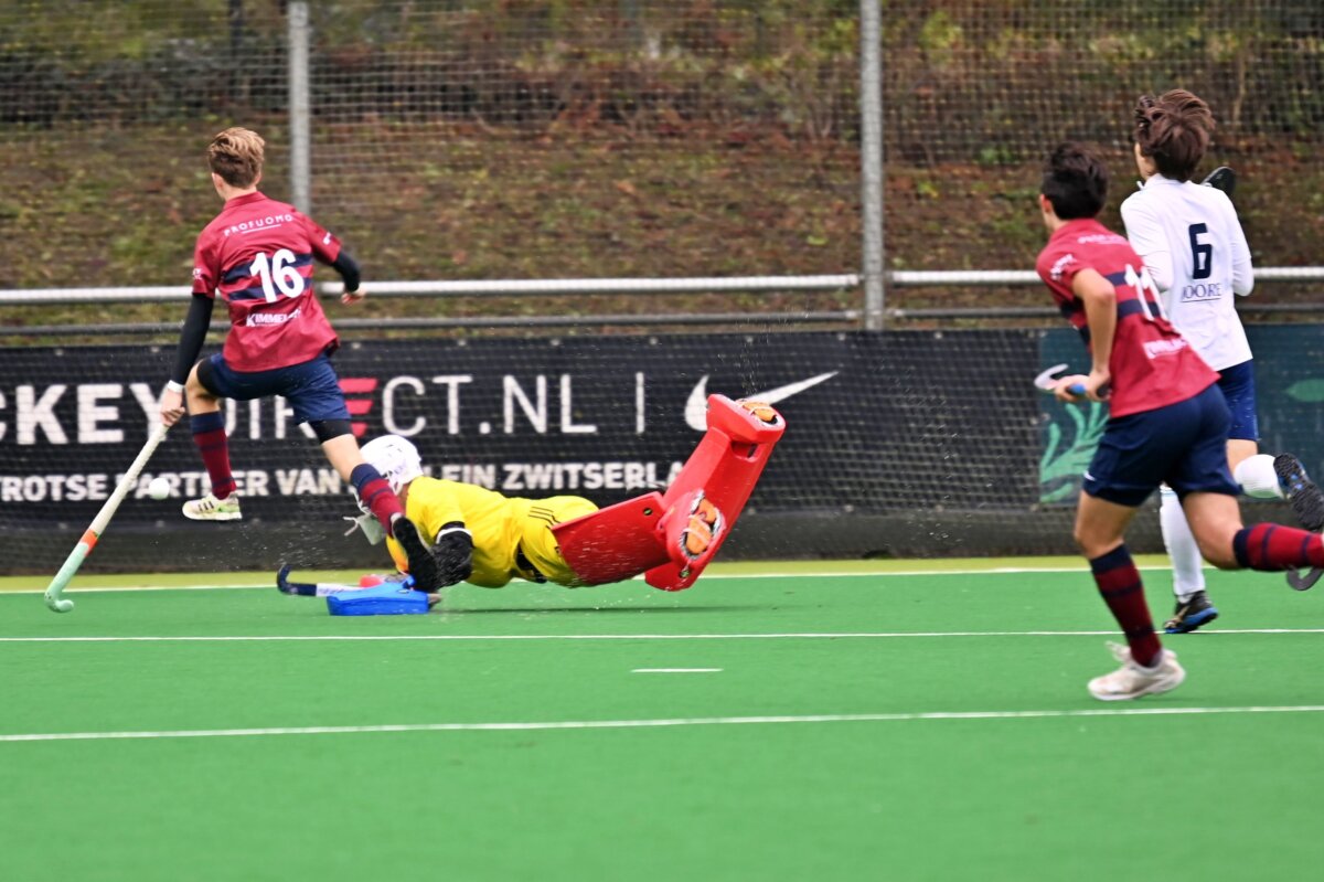 241109-_Klein Zwitserland-Tilburg-Sander de Geus_102 - Hockey.nl