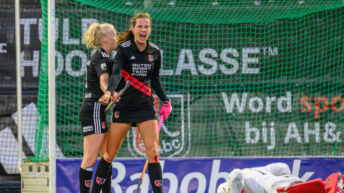 Estephania ha exxotic the establishment had a new girl and